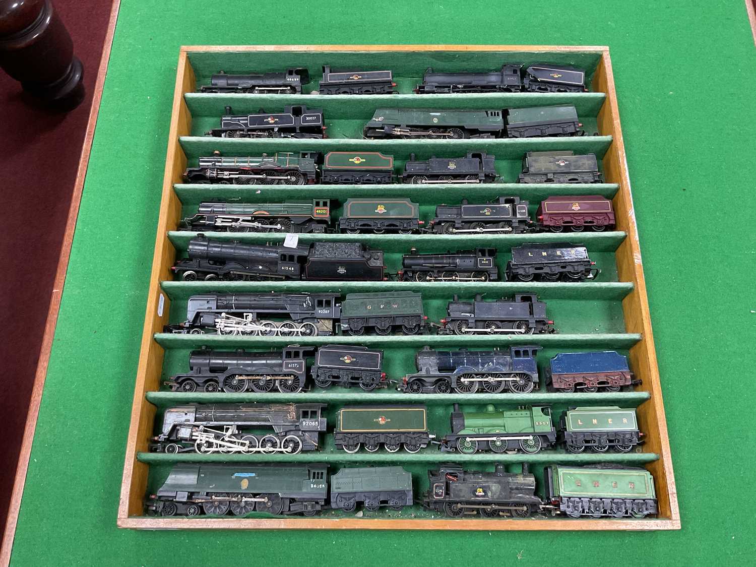 Lot 526 - Approximately Eighteen OO Model Locomotives