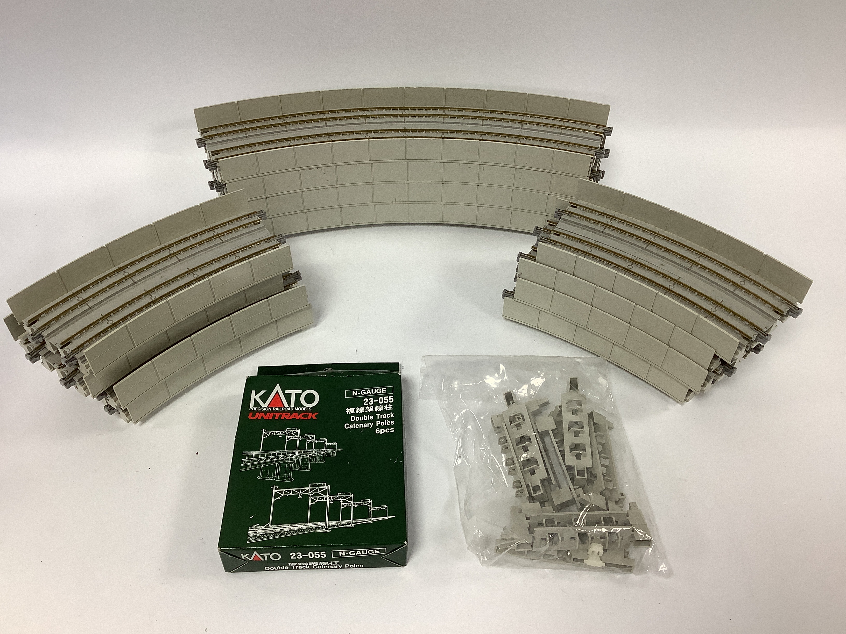 Lot 92 - Twelve pieces of Kato N gauge double track
