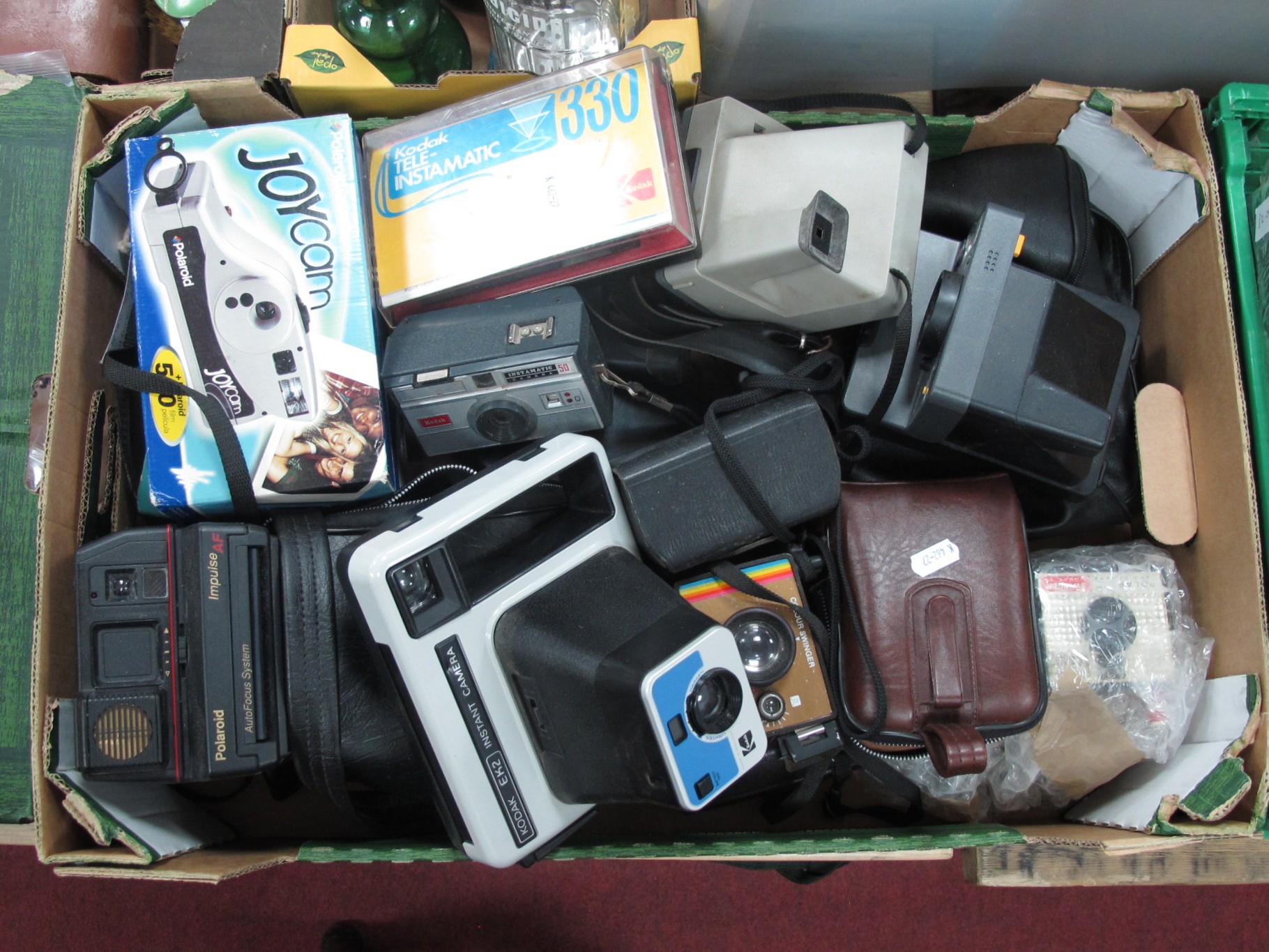 Lot 1099 - Instamatic cameras, including Polaroid,